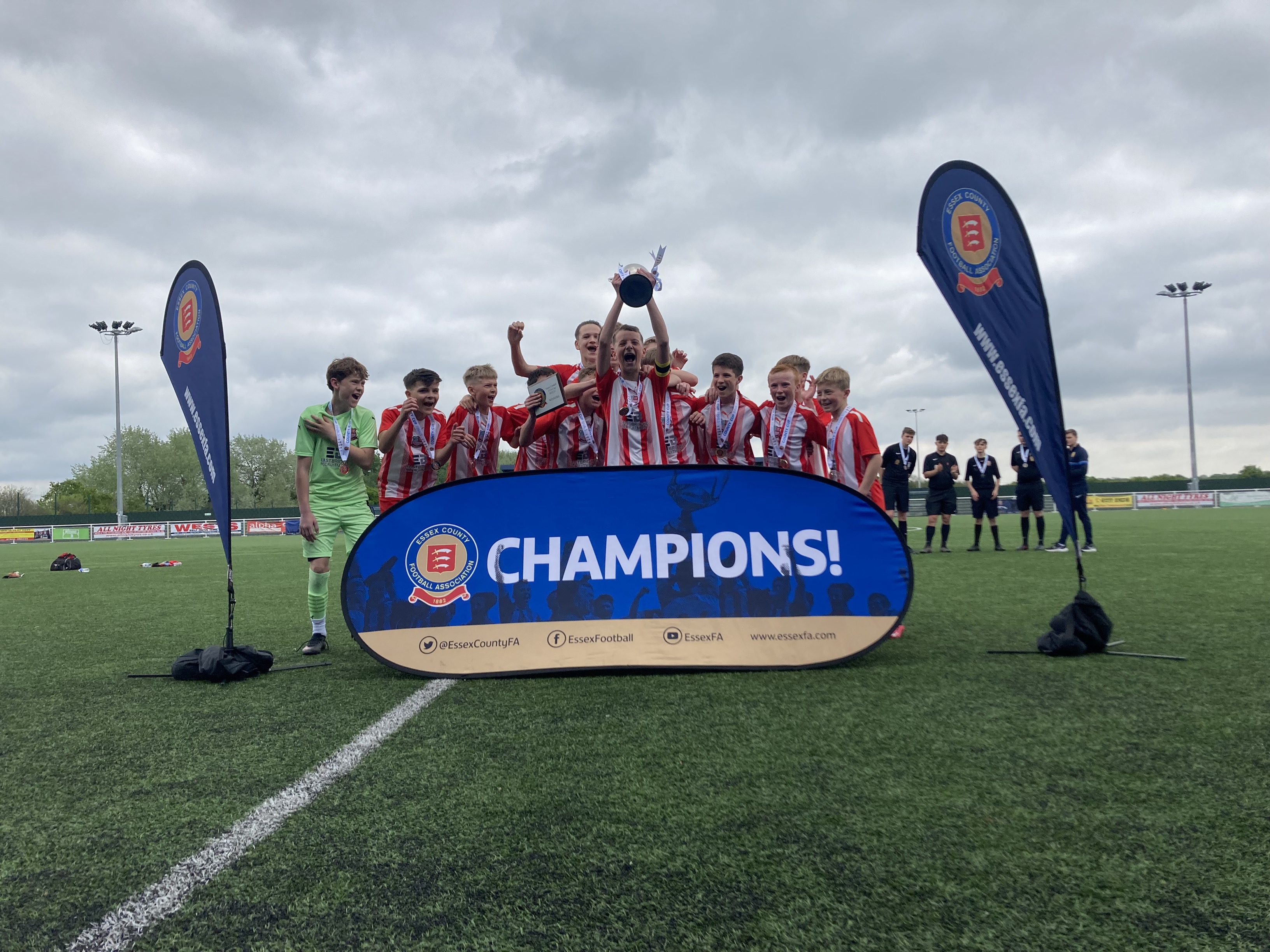 Bowers Pitsea win the Essex Cordell Under 13s Cup - Essex FA