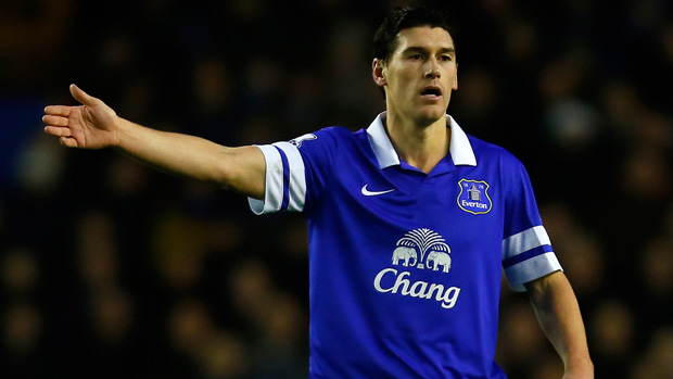 Gareth Barry signs for Everton